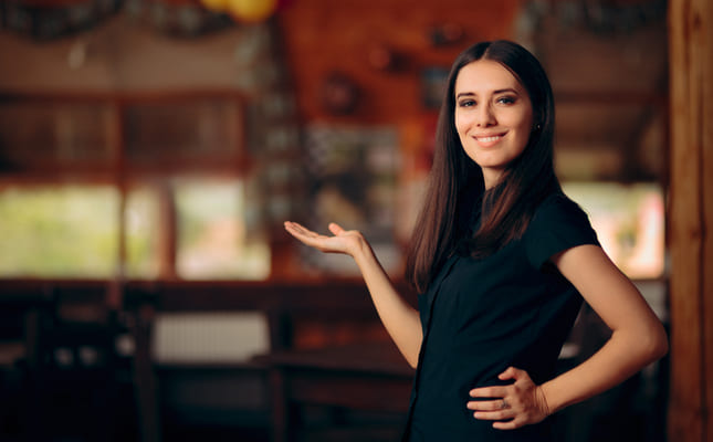 Cuáles son las funciones de un recepcionista de restaurante