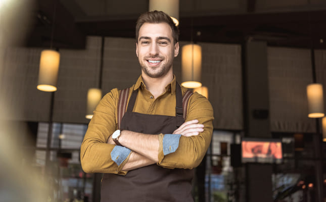 Cómo debe vestir un camarero >> Claves prácticas