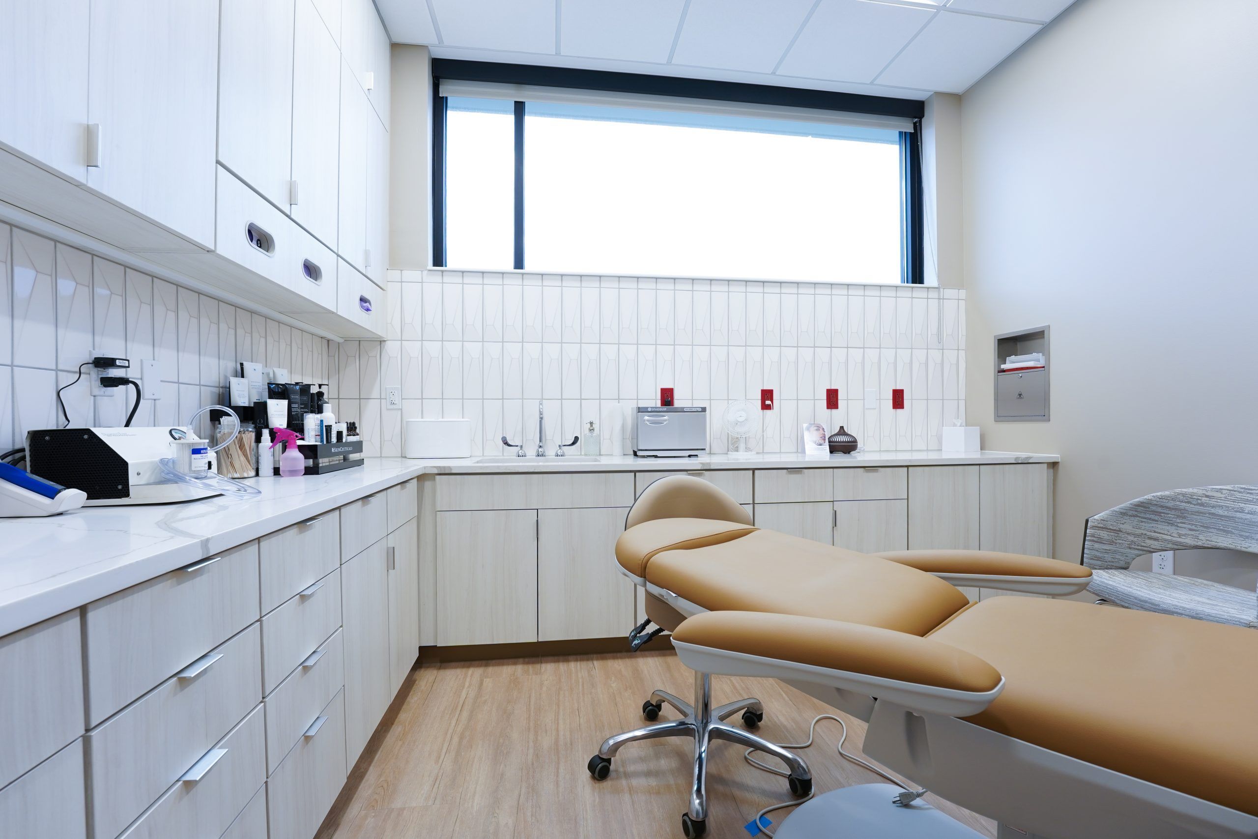 Kelley Construction | Digenis Plastic Surgery Institute | Healthcare ...