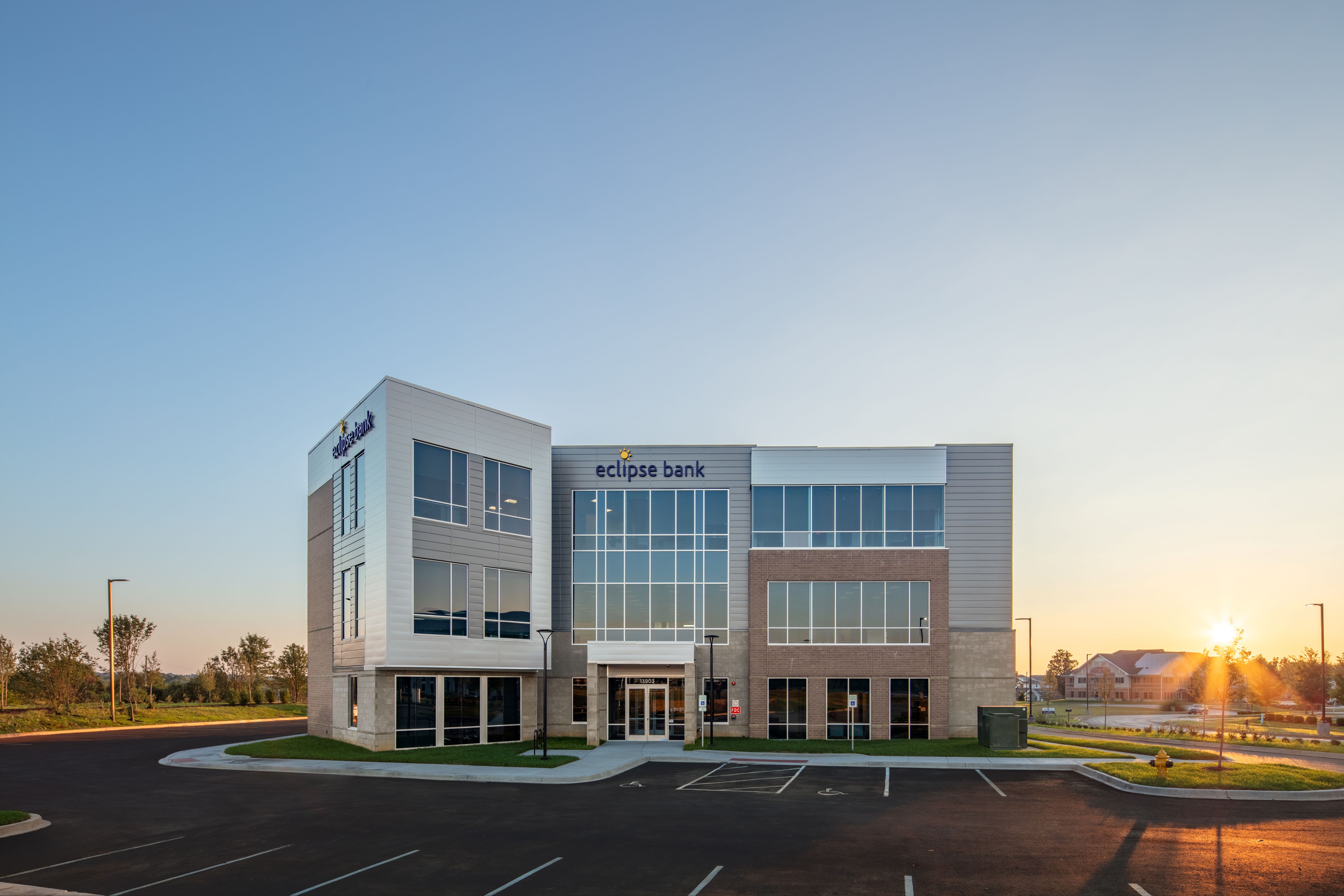 Kelley Construction | Eclipse Bank Headquarters | Commercial ...