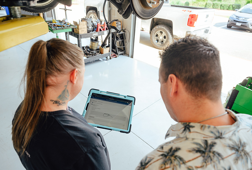 Modern Customer Service Features Auto Repair Shops Need in 2024