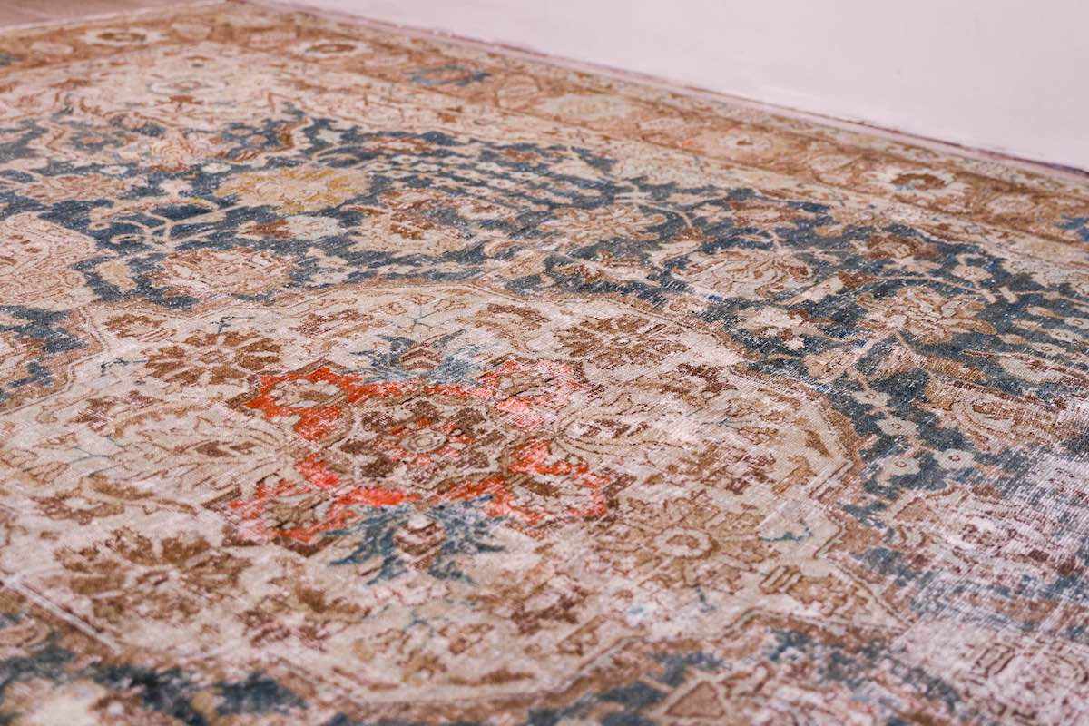 How The Right Rug Can Compliment Your Home Lighting