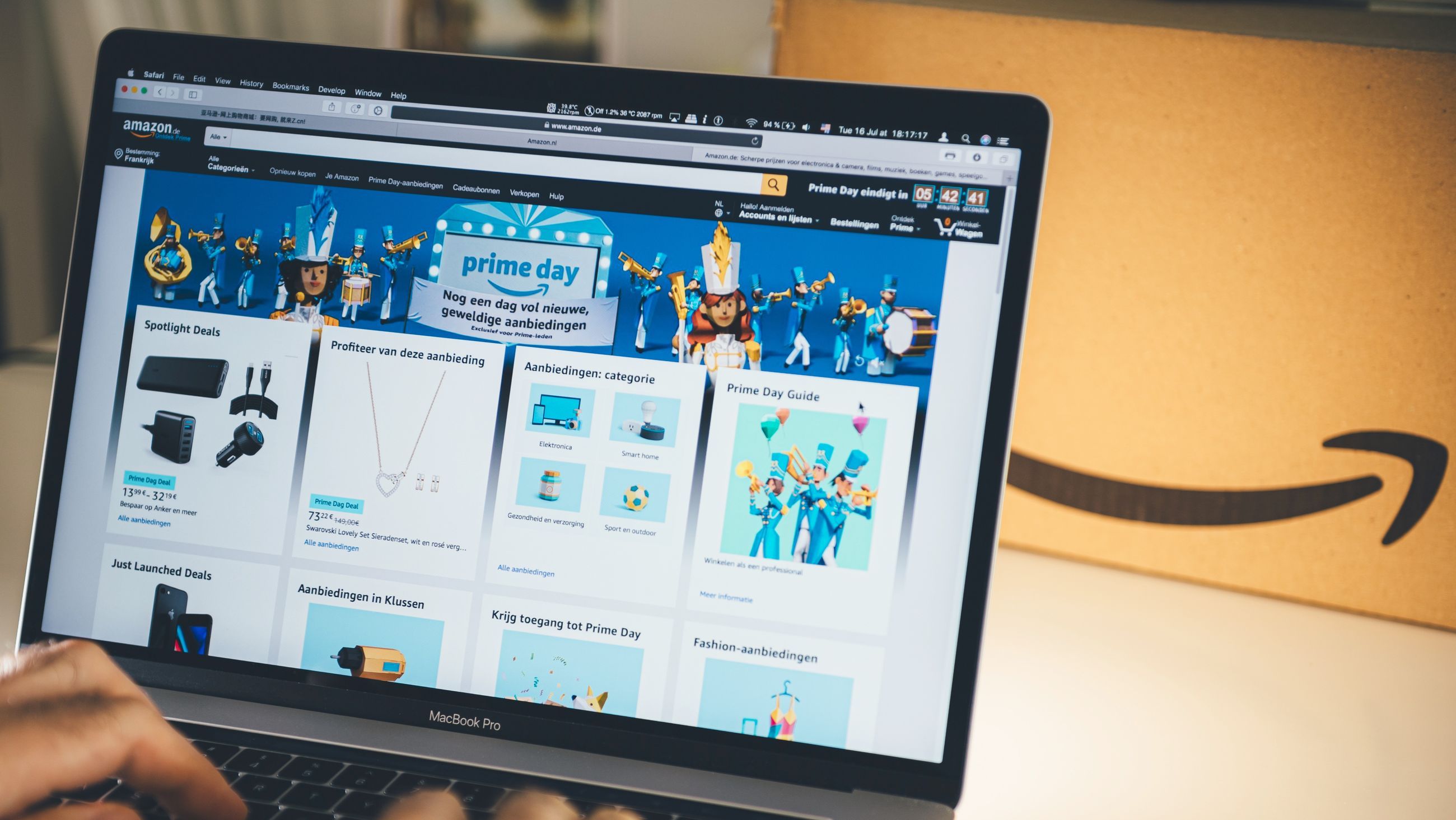 Cooperative Advertising : Retail Advertising Examples