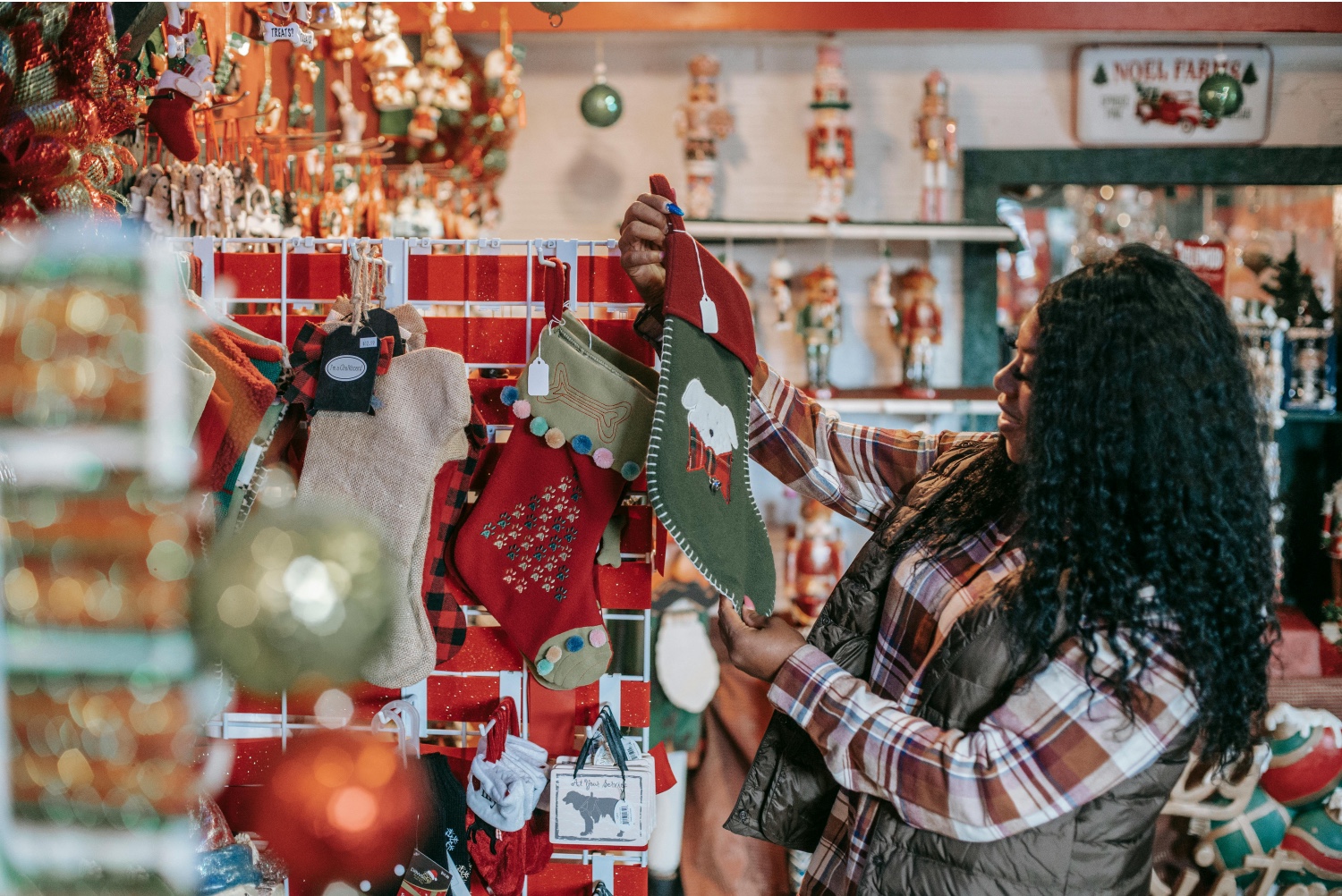 Top Holiday Shopping Trends Every Retailer Must Know in 2023 — Roundtrip