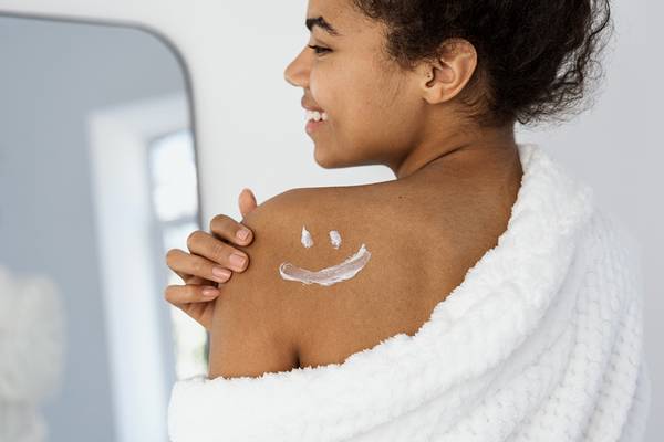 Beauty Med | 5 Shoulder Acne Causes and Their Characteristics