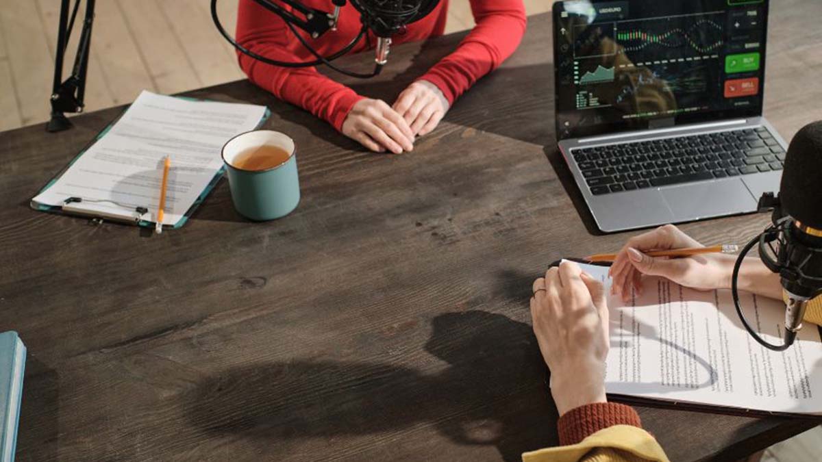 How To Use LinkedIn To Grow Your Podcast