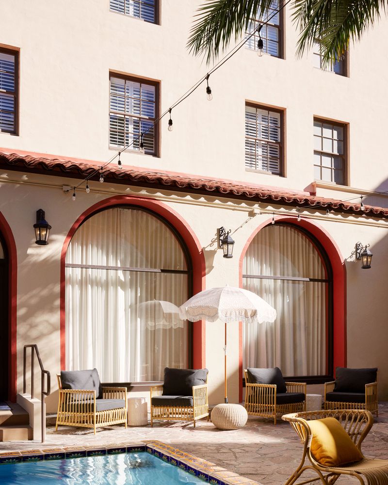 Photo Gallery | Pasadena Hotel & Pool