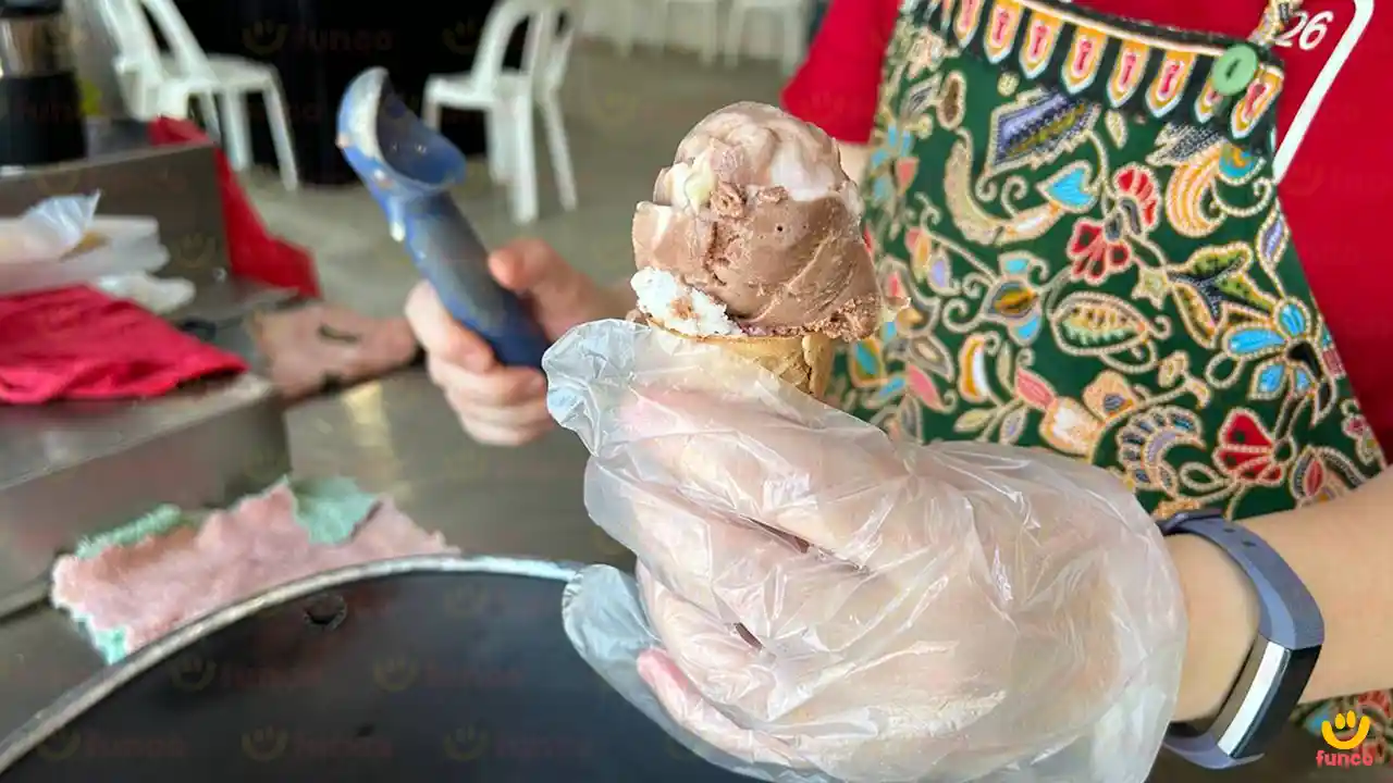 Best Ice Cream Cart Live Station Rental in Singapore [2024] | FunCo