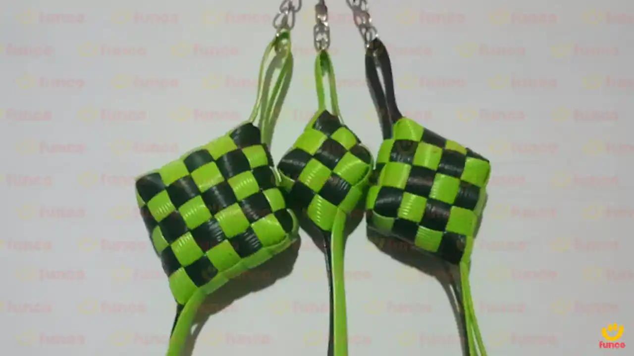 Best Ketupat Keychain Weaving Activity in Singapore [2024] | FunCo