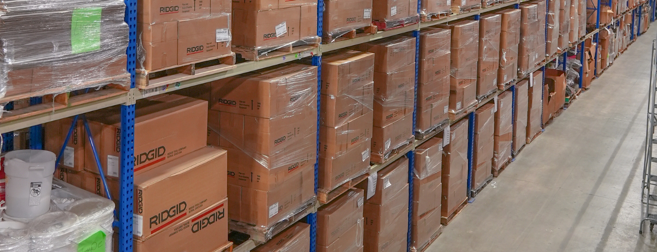 Outsourcing Warehouse Operations: Guide & Cost Benefits