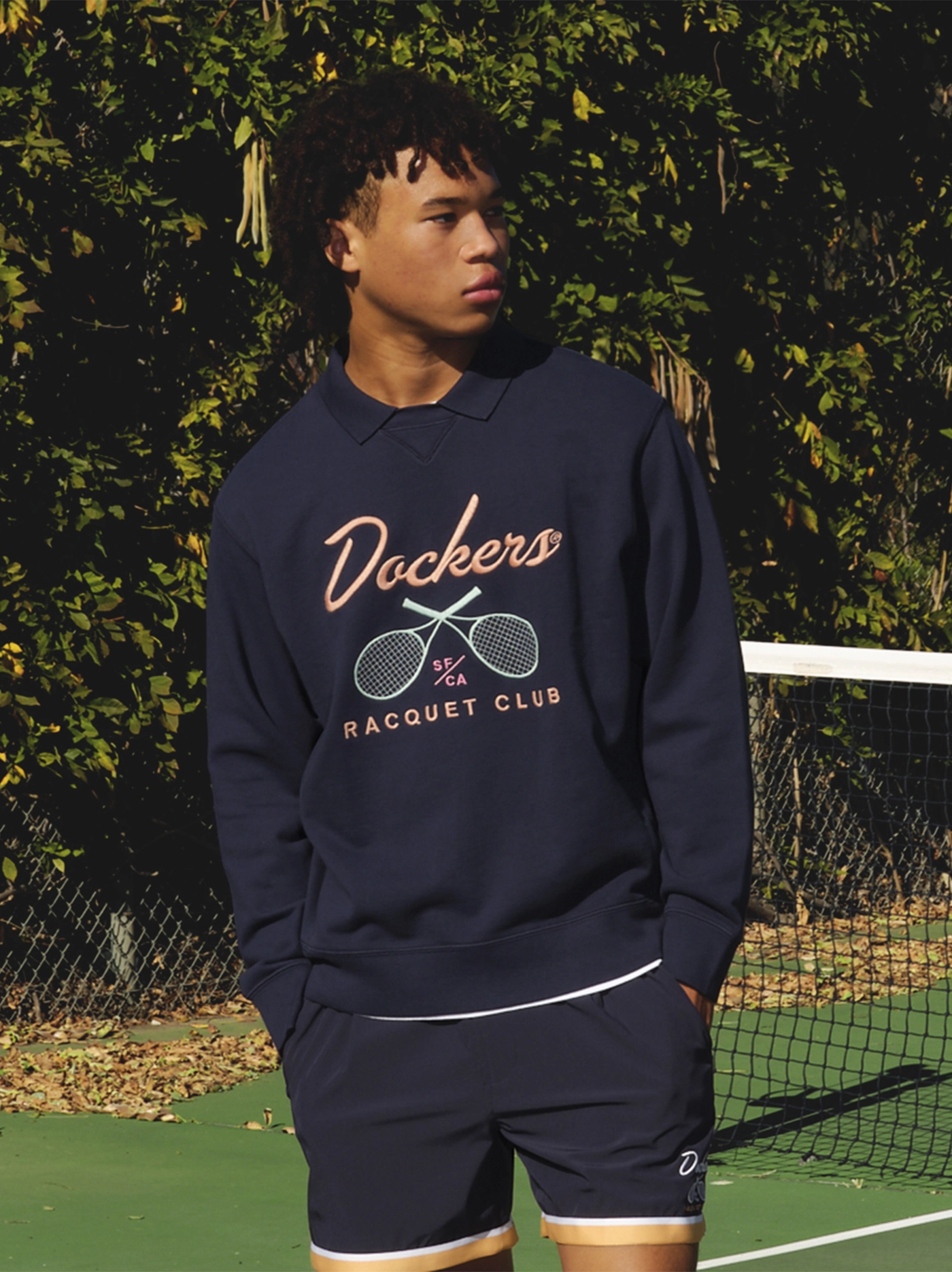 Dockers présente sa capsule Racquet Club