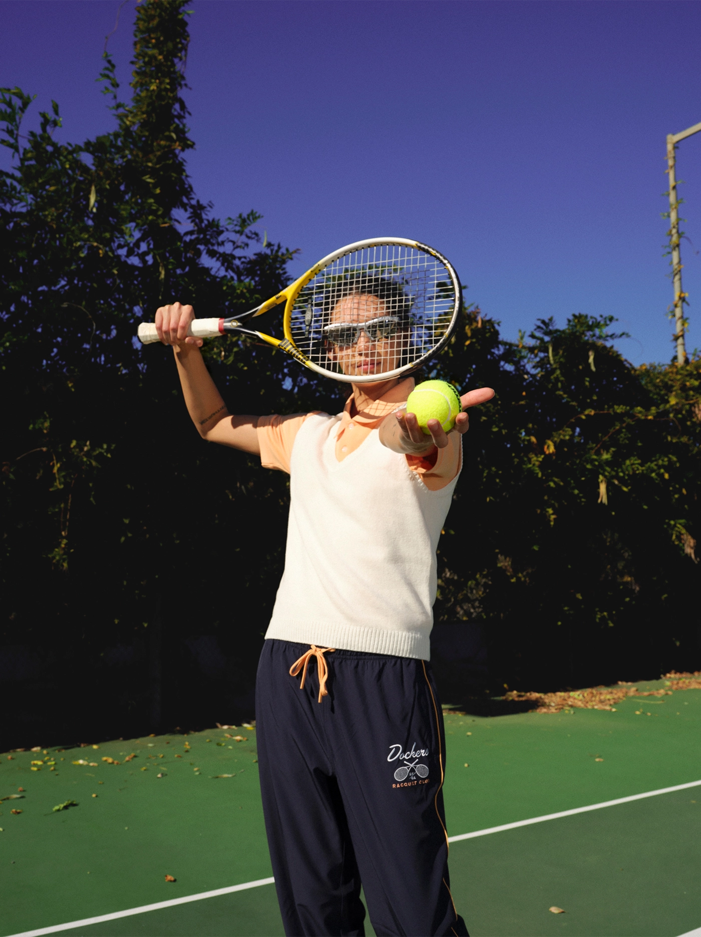 Dockers présente sa capsule Racquet Club
