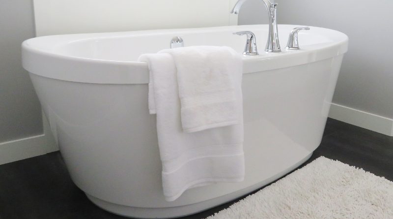 How to Get a Bathtub White Again | Tested & Proven