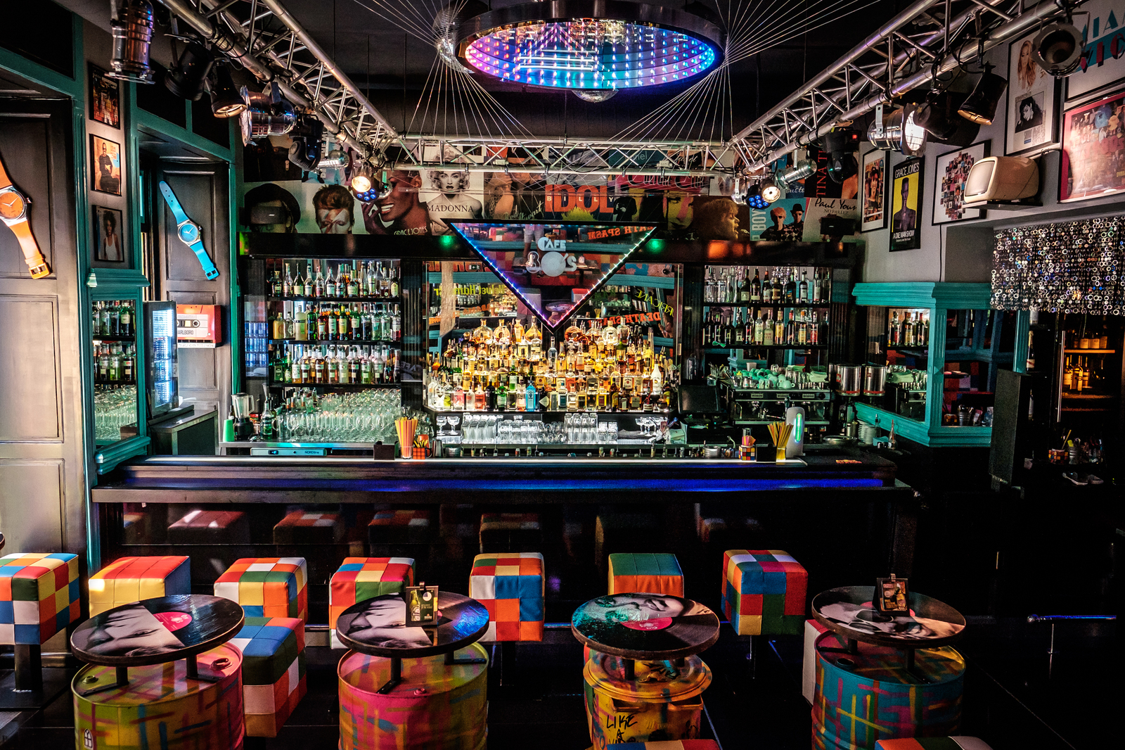 Cafe 80s — Bar & Pub by Vale Casa