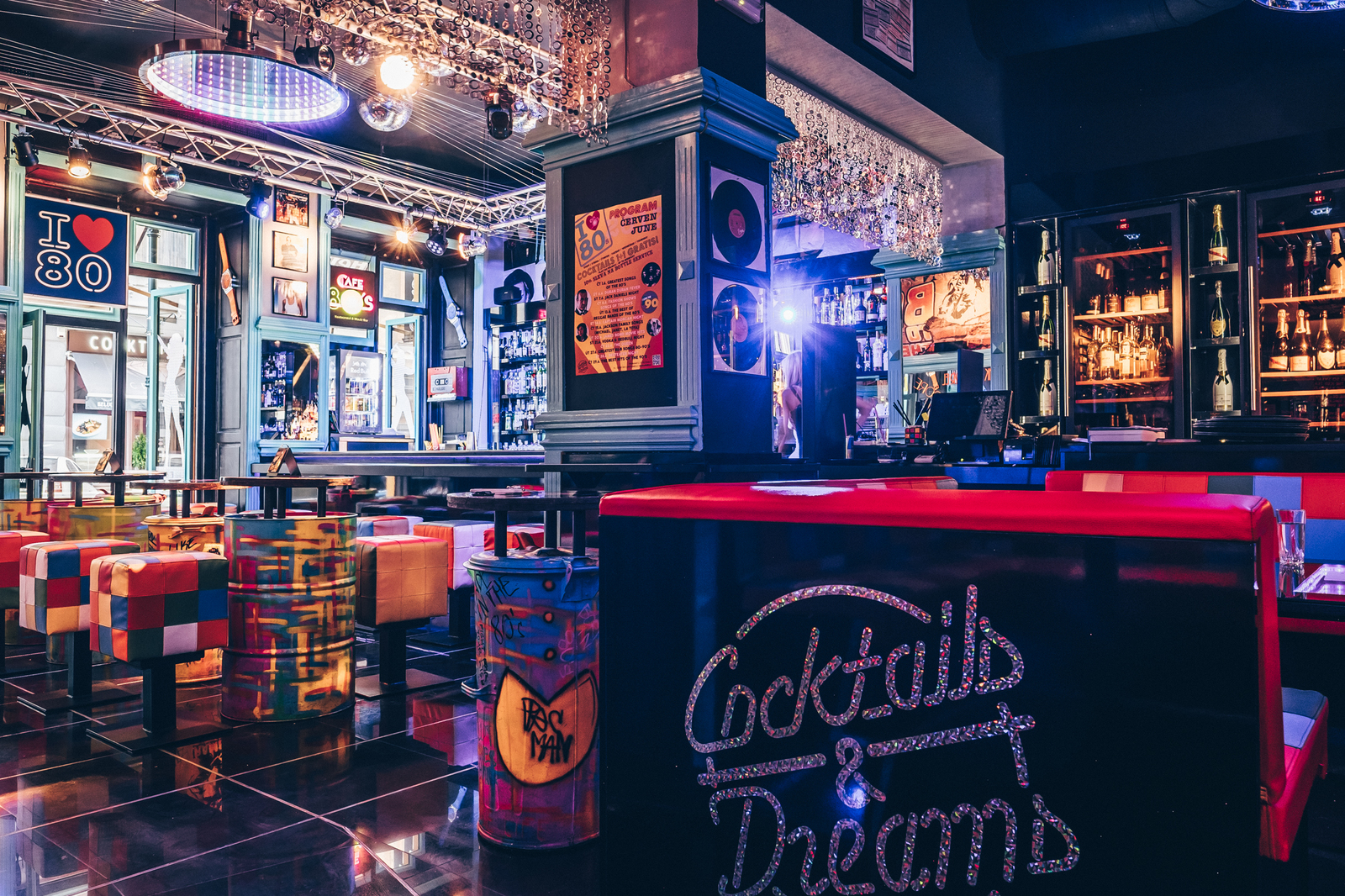 Cafe 80s — Bar & Pub by Vale Casa