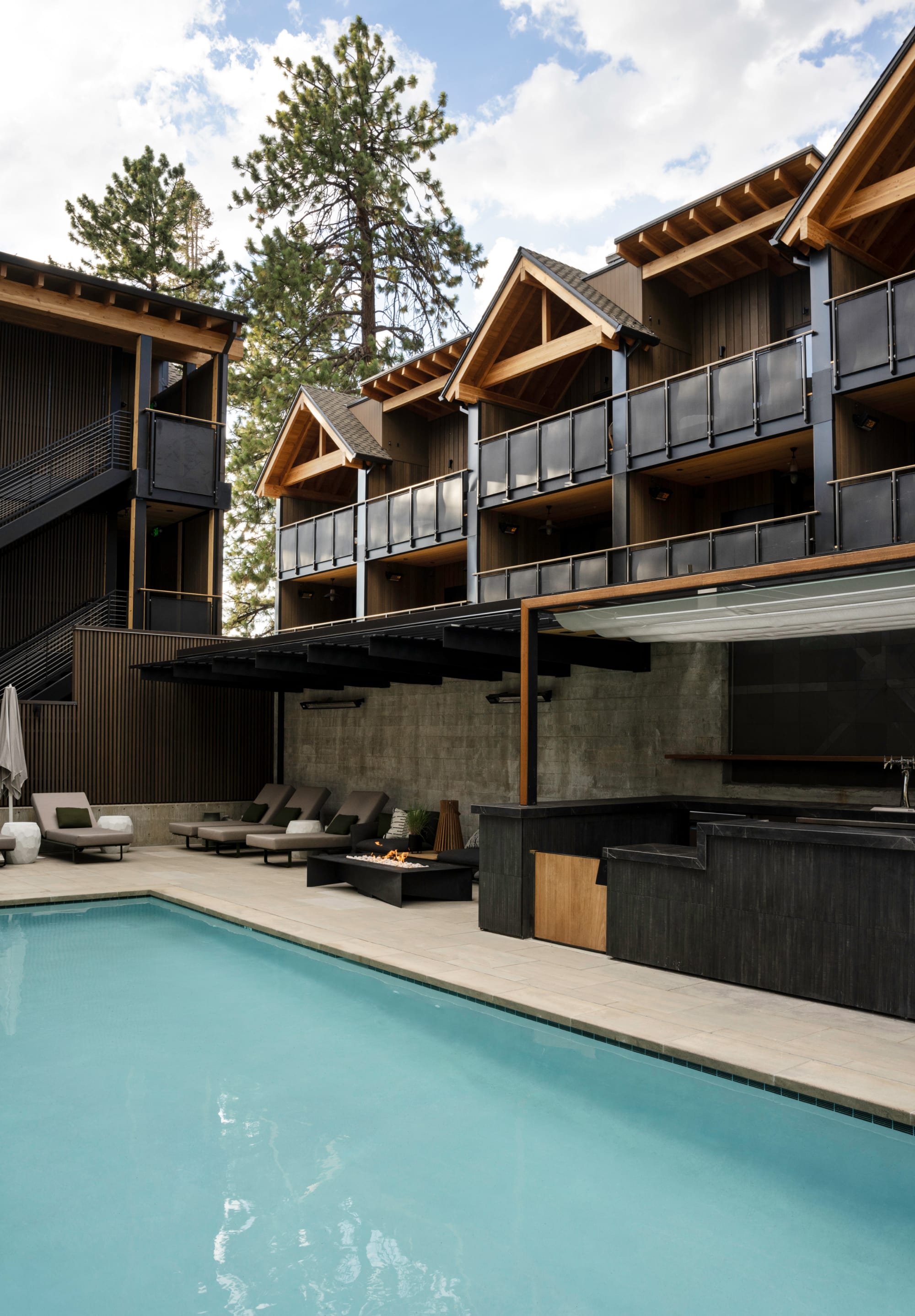 Explore Tahoe | Desolation Hotel