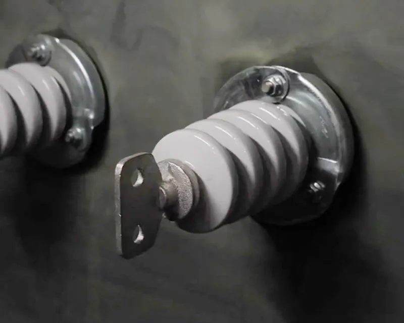 The live front vs. Dead Front Bushing-Bizoepower