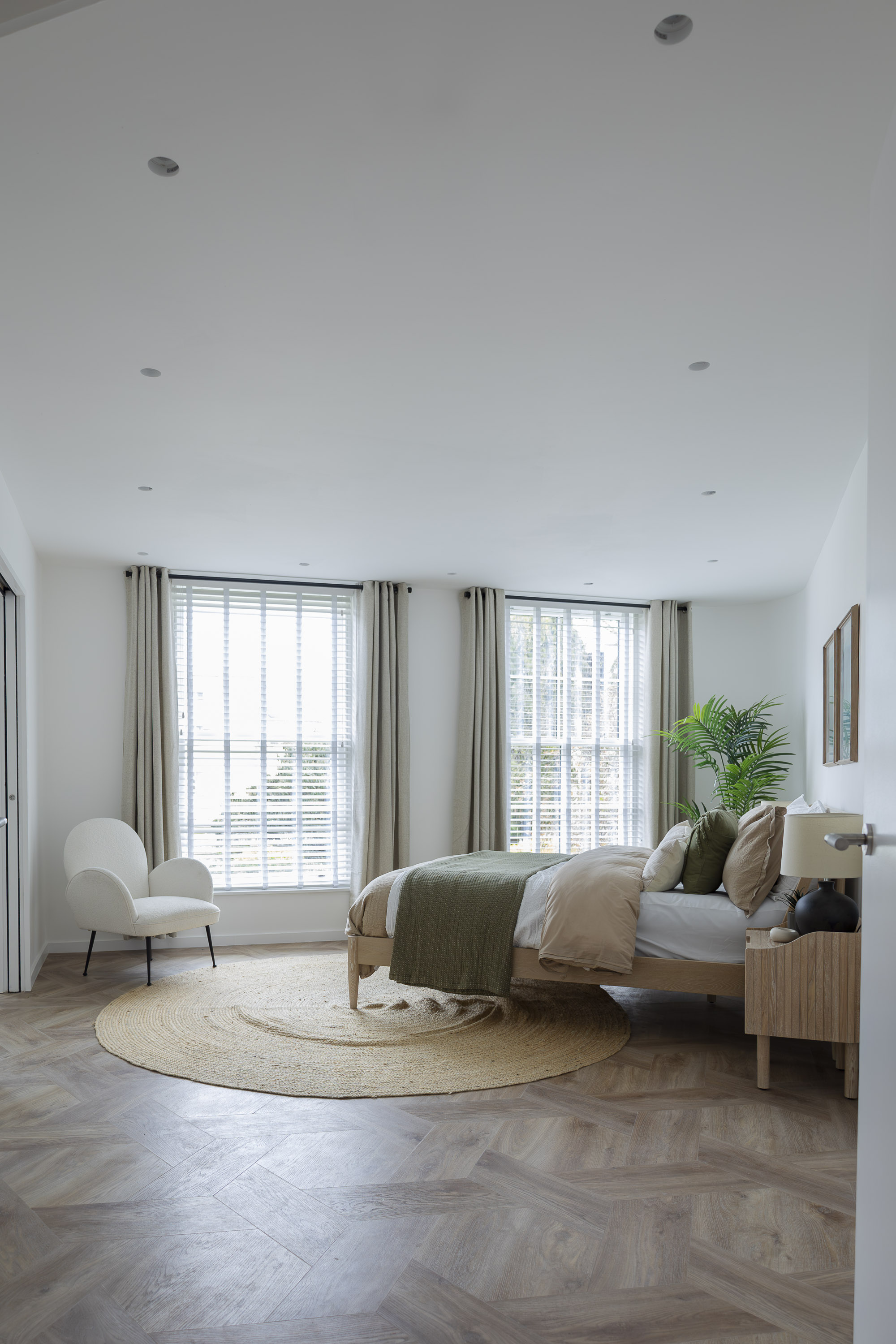 1 St James's Passage - Tya 128