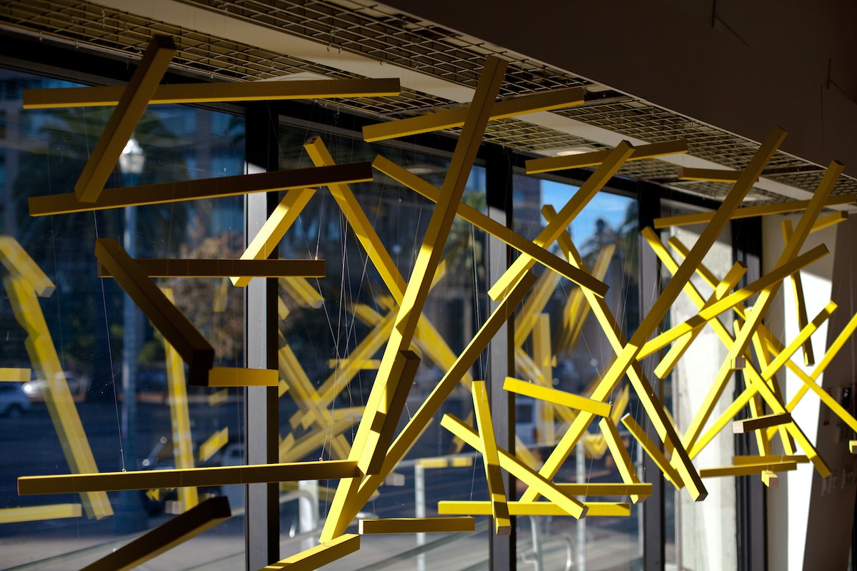 7 Tips and Tricks for Eye-Catching Window Design | IDEO