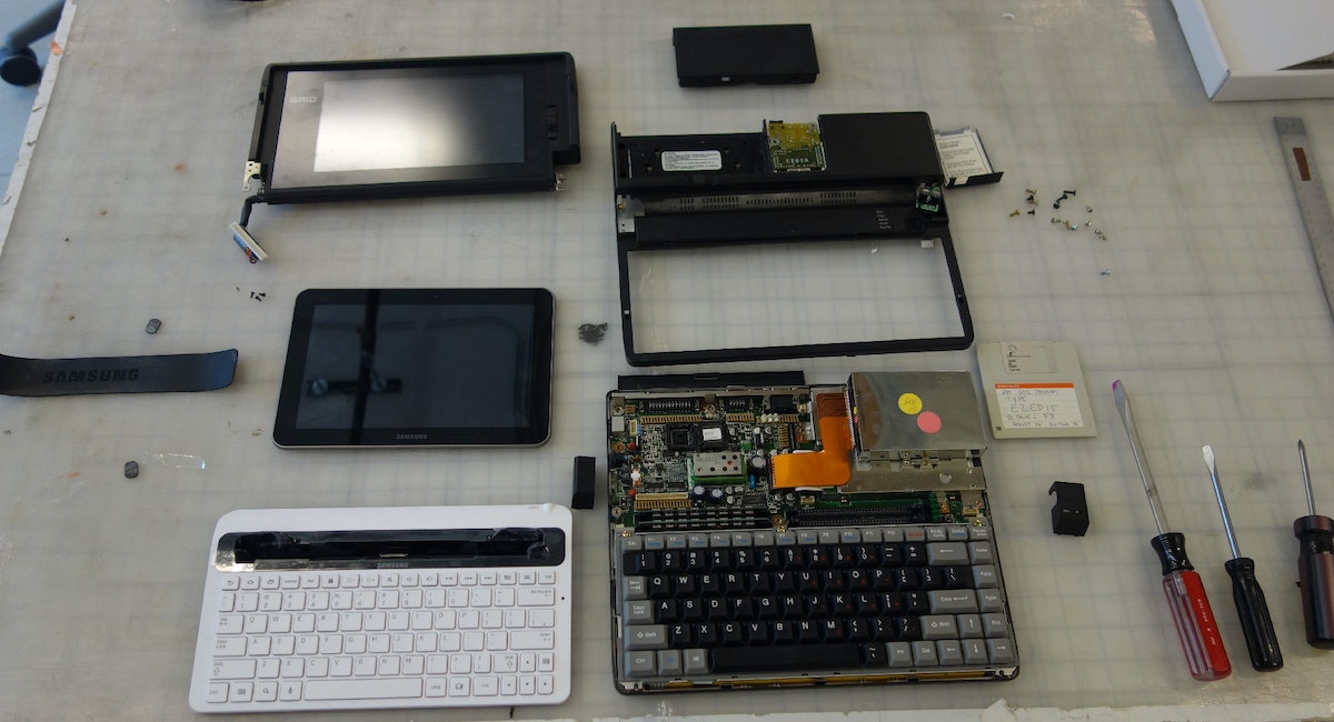 Tribute to Bill Moggridge: GRiD Laptop For Sharing Stories | IDEO