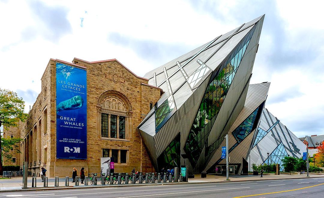 Royal Ontario Museum Limo Service - Luxury Limos