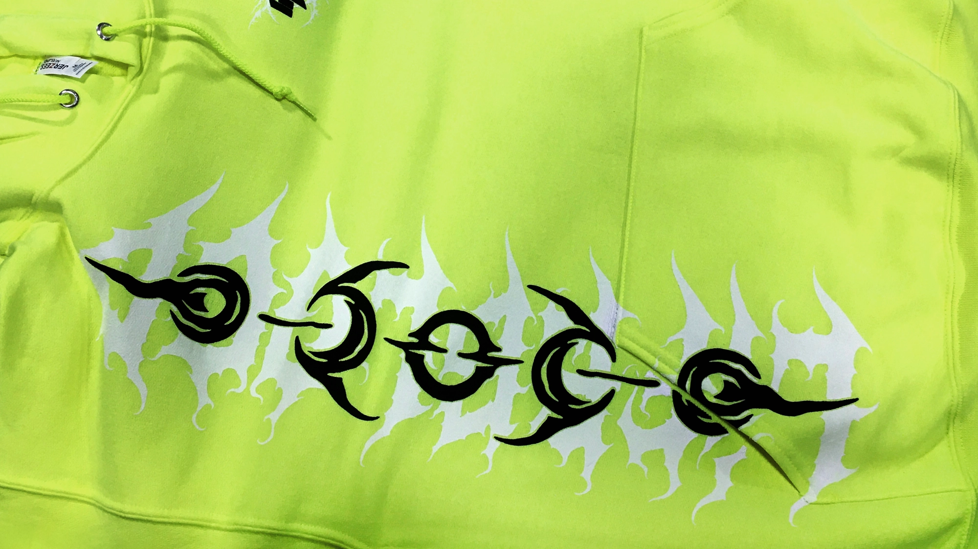 Beyond Boundaries: Screen Printing Over Pockets and Seams