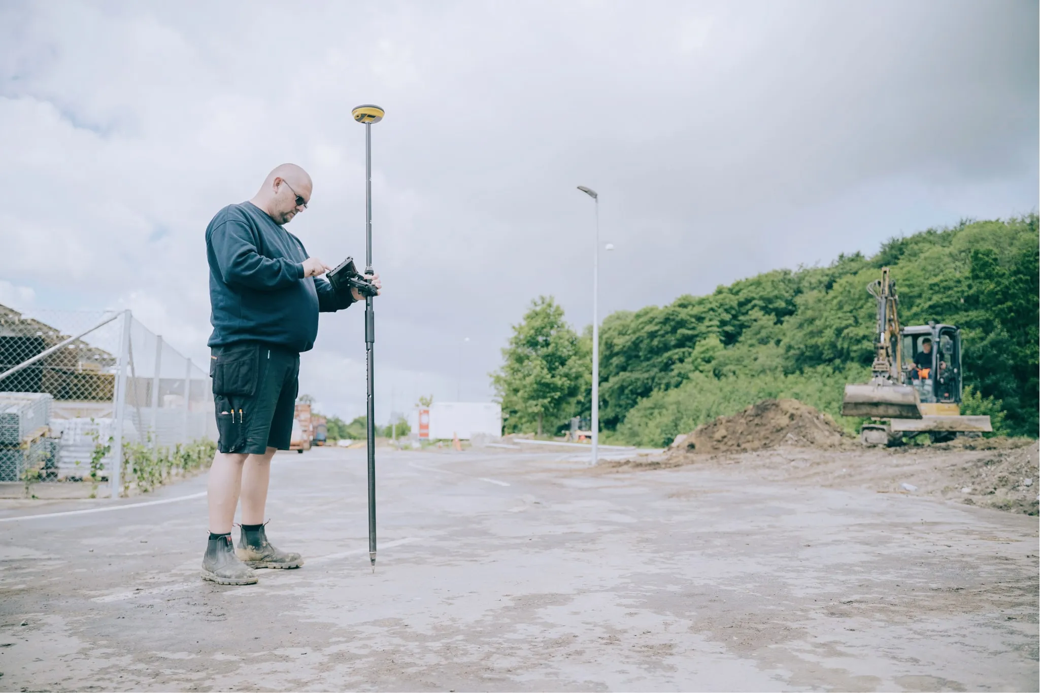 UnicontrolRover: A SIMPLE GPS Rover for Surveying