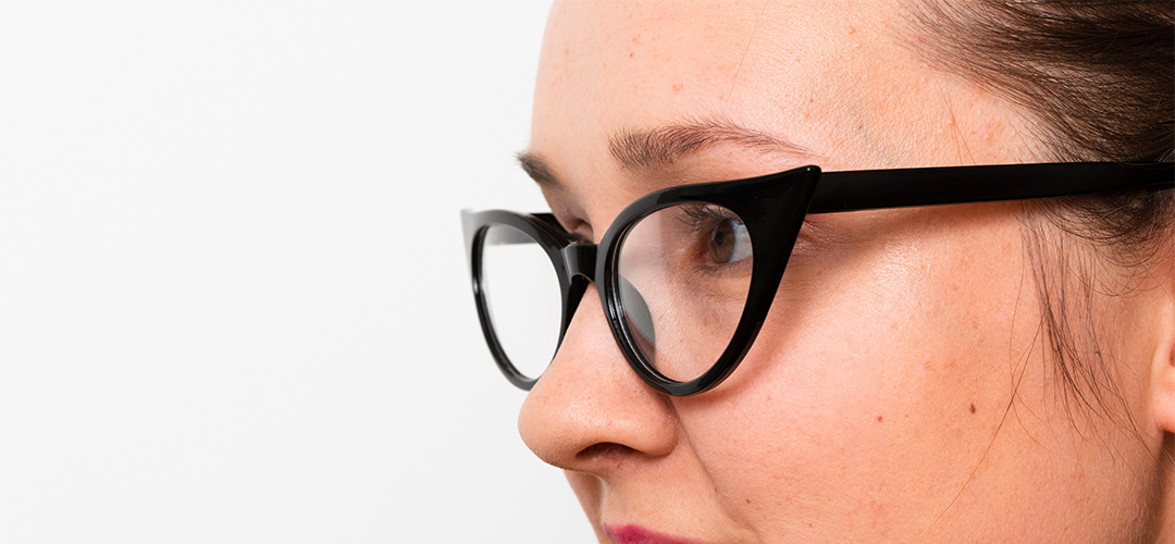 Engraving Your Vision: The Art of Personalizing Eyewear