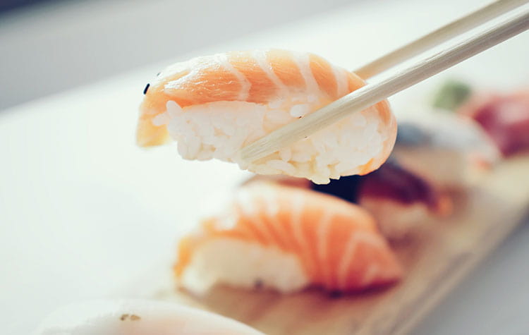A Complete Guide To Learn How To Eat Sushi Properly | Feedr