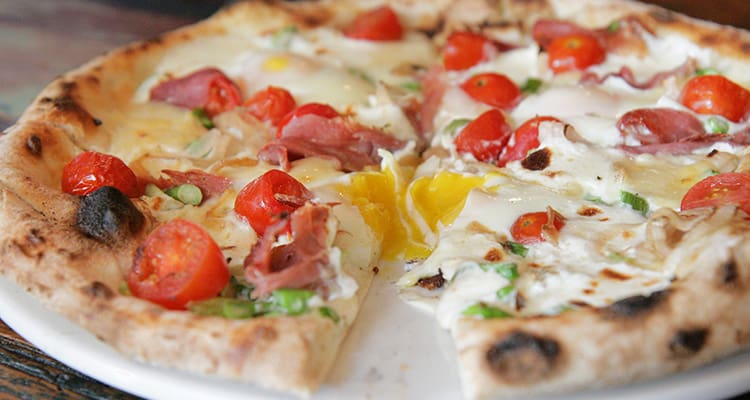 The Strangest Pizza Toppings To Try At The Office | Feedr