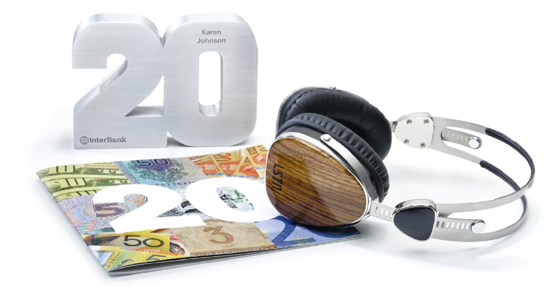 Using Employee Recognition to Unite Teams Across Offices and Time Zones