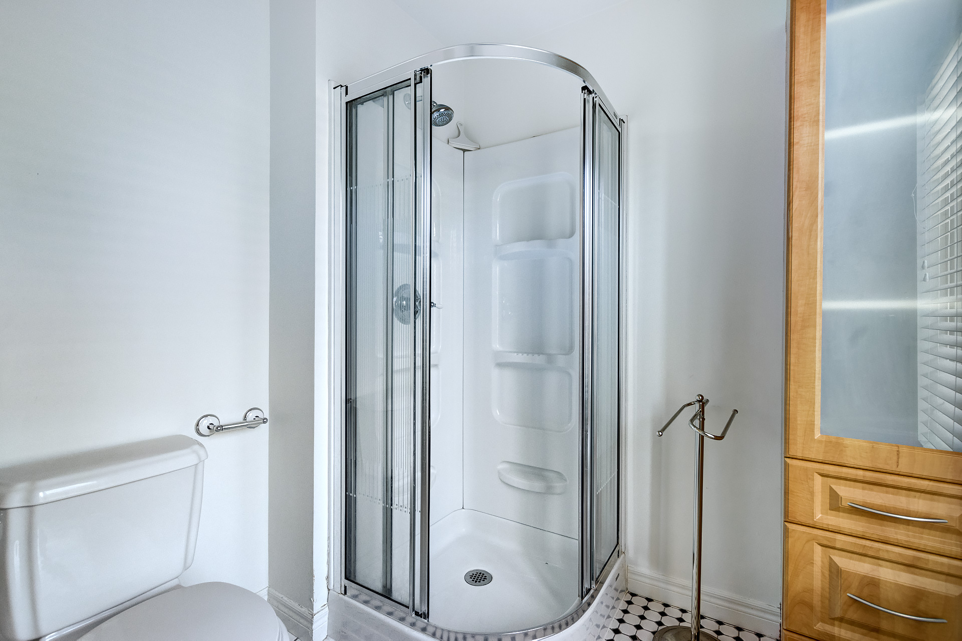 4389 Decarie Boulevard, Montreal QC | $5740/mo