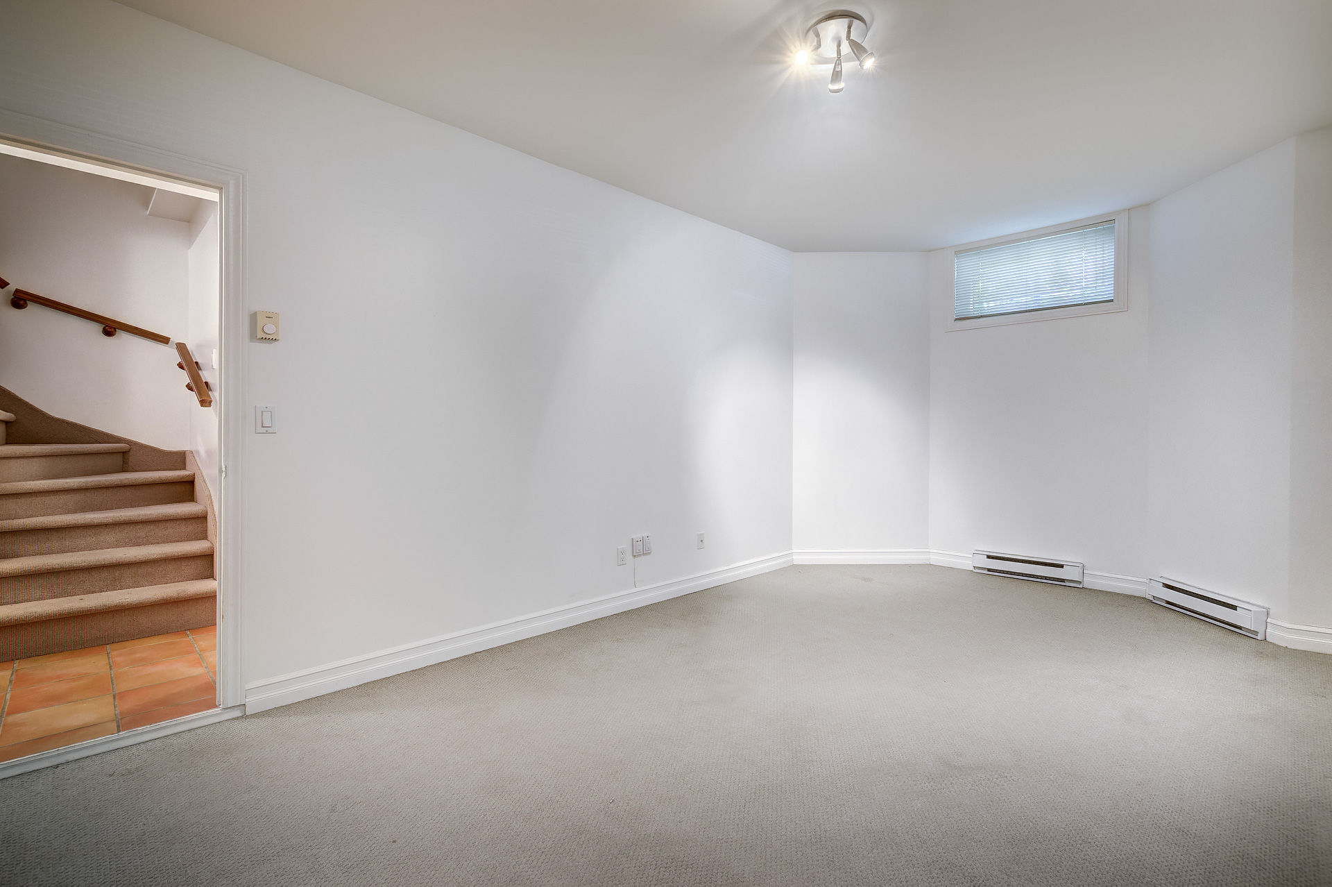 4389 Decarie Boulevard, Montreal QC | $5740/mo