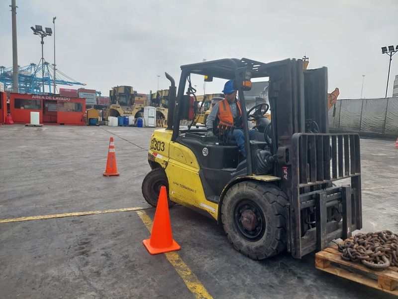 Seguridad en Operaciones con Montacargas | Manual Práctico