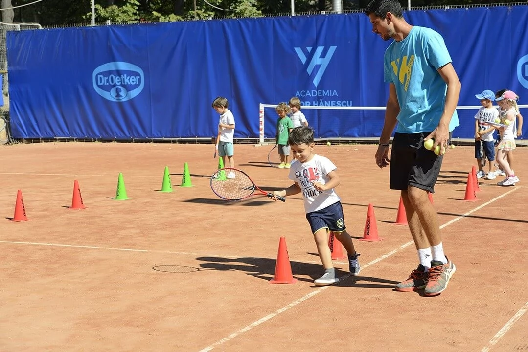 Cursuri de tenis de camp profesionale | Academia Victor Hanescu