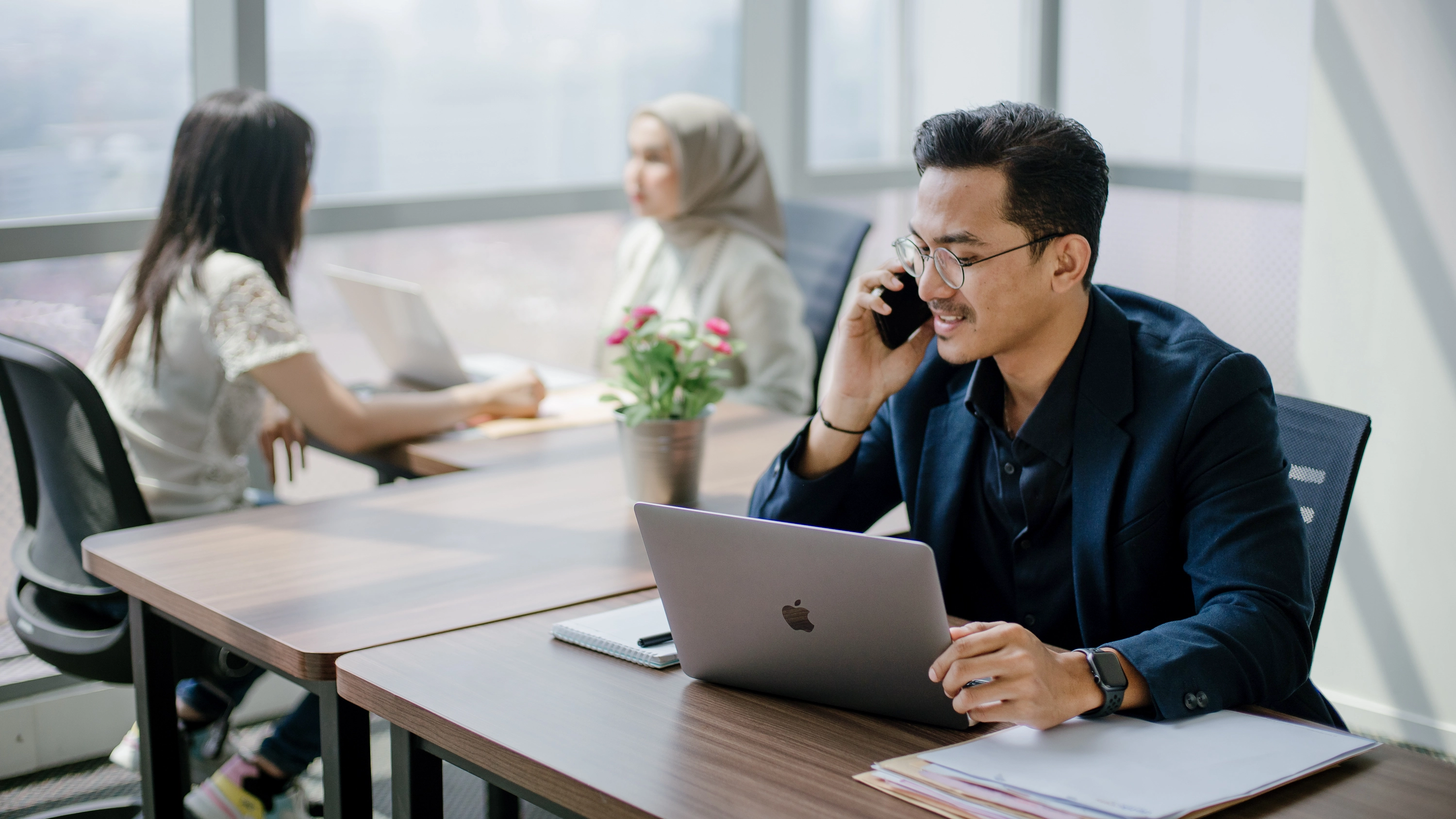 Capture attention by highlighting the advantages of the product and its ...