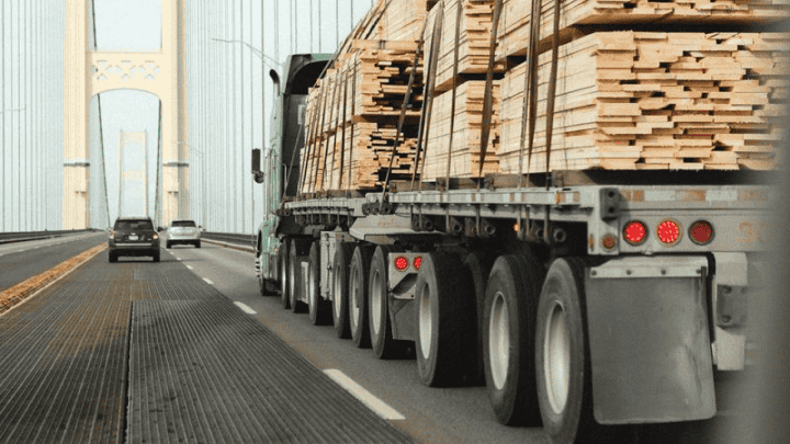 7 Types of Freight Trucks & Hauling