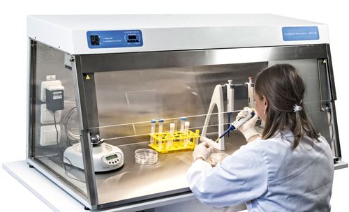 UVT-S-AR PCR Workstation