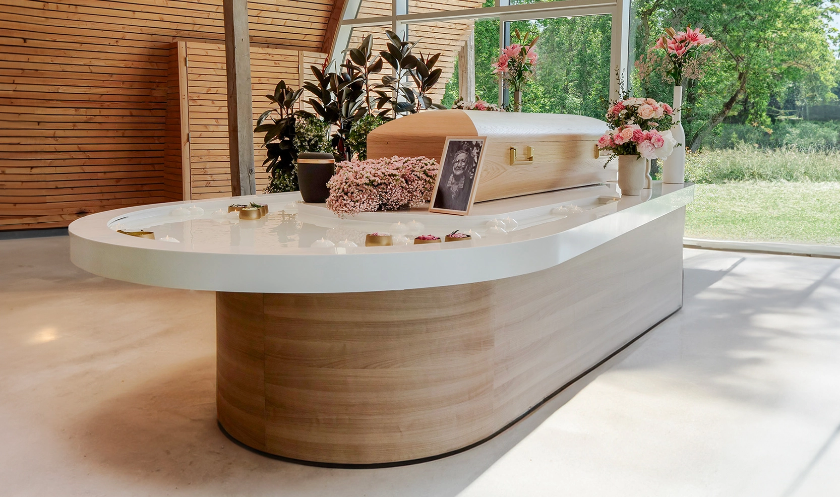 Repose-cercueil innovant pour cérémonie funéraire unique et sur-mesure ...