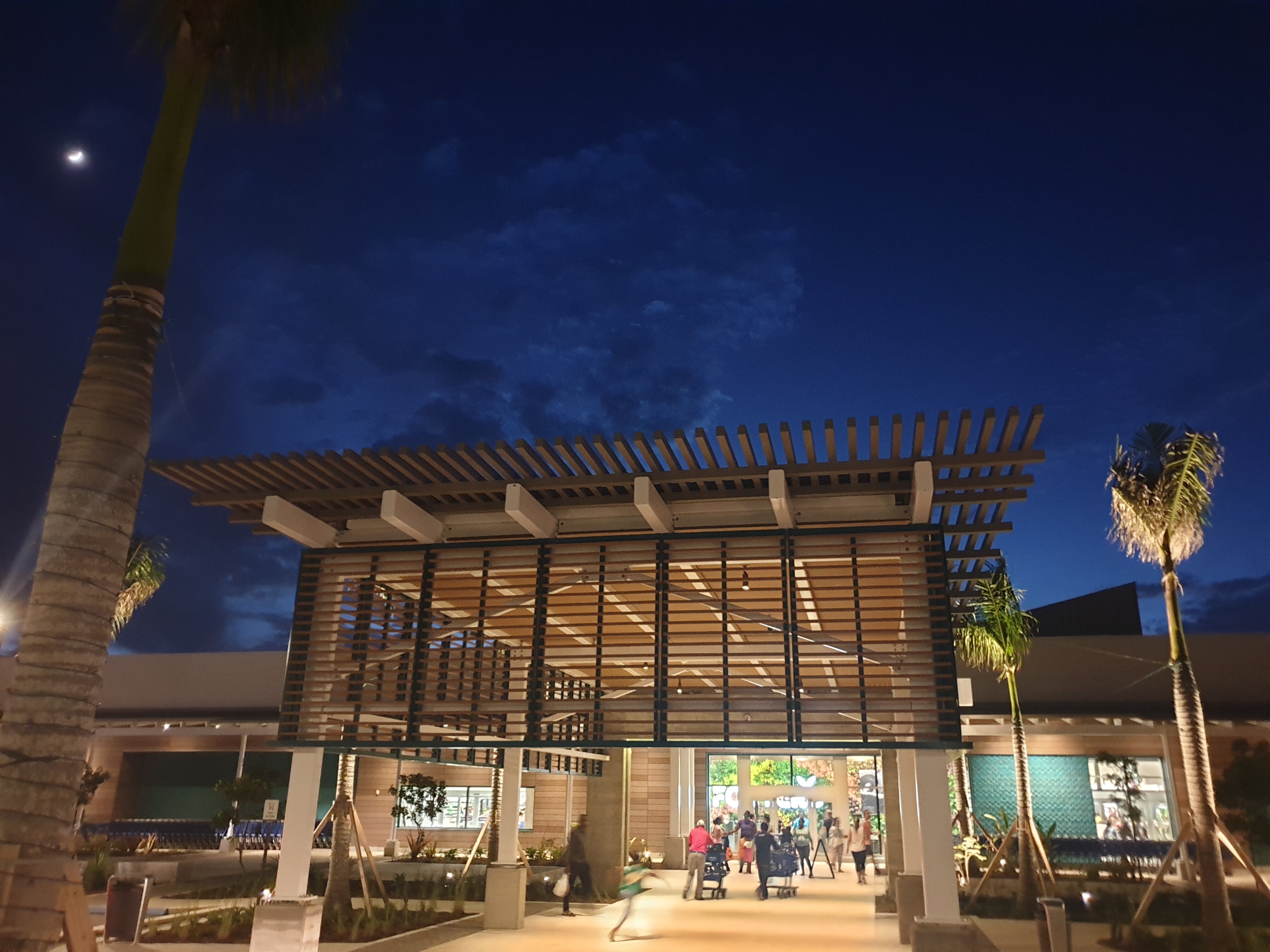 Warren Greene - Project: Fosters Camana Bay Supermarket Entrance Works