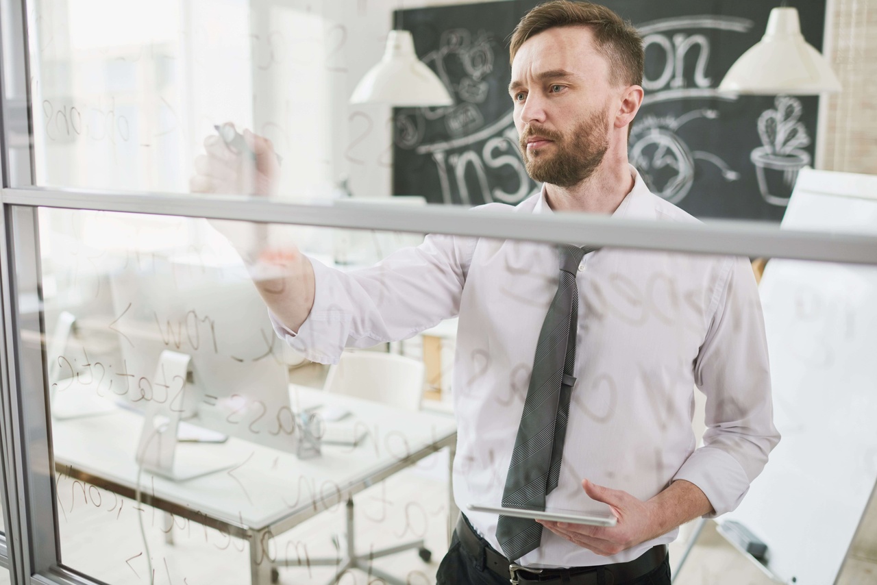 How to Write AI Chatbot Scripts with Examples & Tips - LiveChatAI.com