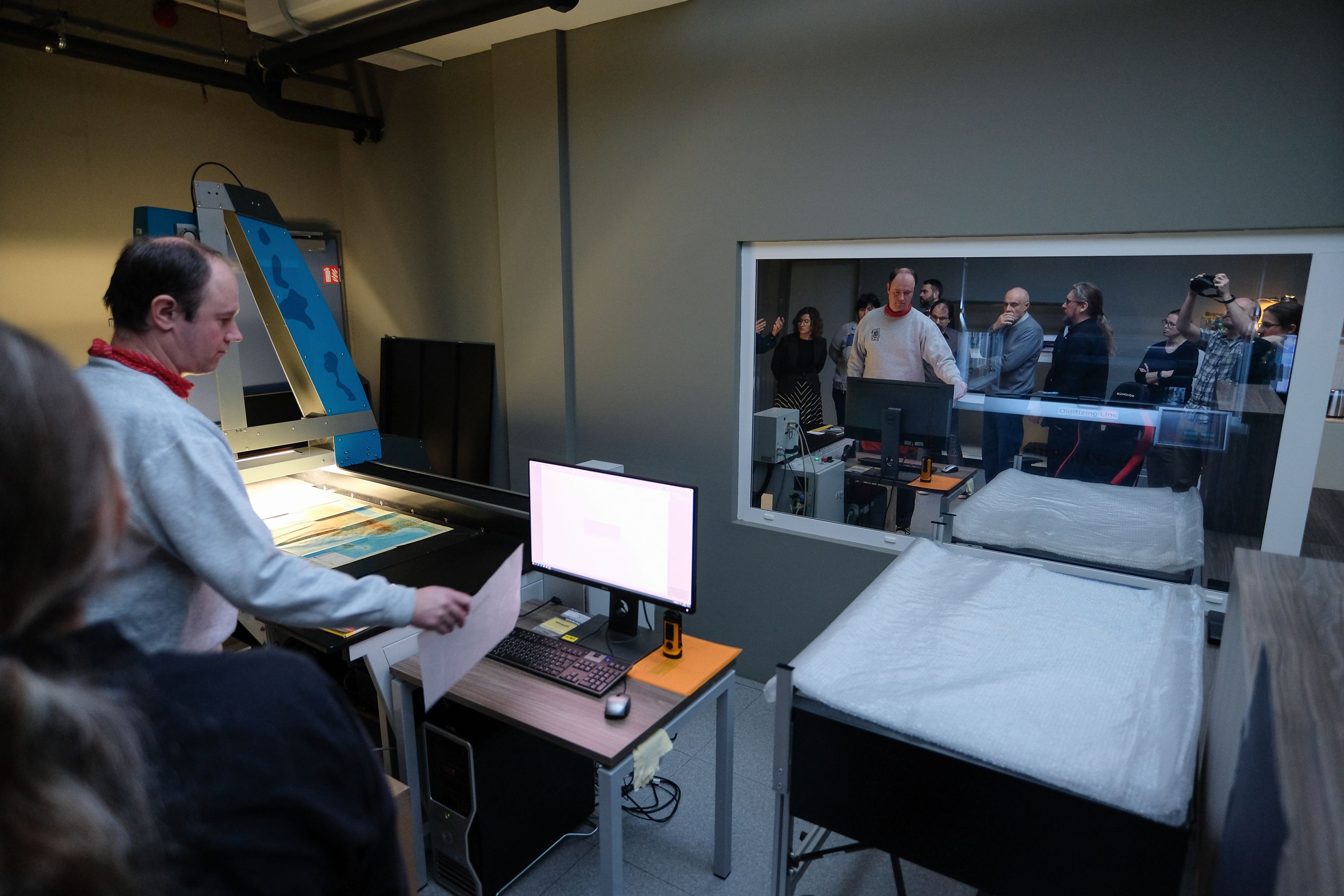 Mobilní digitalizační pracoviště Archa 2 - Dárek pro Putina