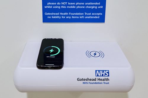 Wireless Charging Shelves for the Healthcare Sector