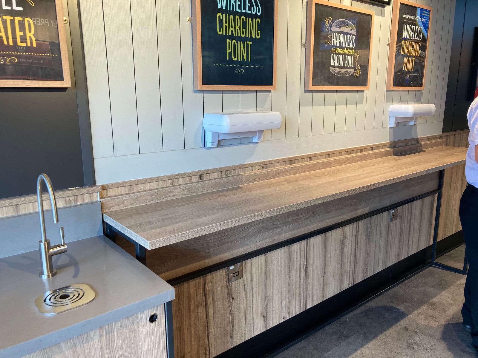 Wireless Charging Shelves for the Hospitality Sector