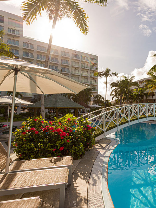 Sonesta Maho Beach Resort, Casino & Spa | Rêves de Soleil | Vacances ...