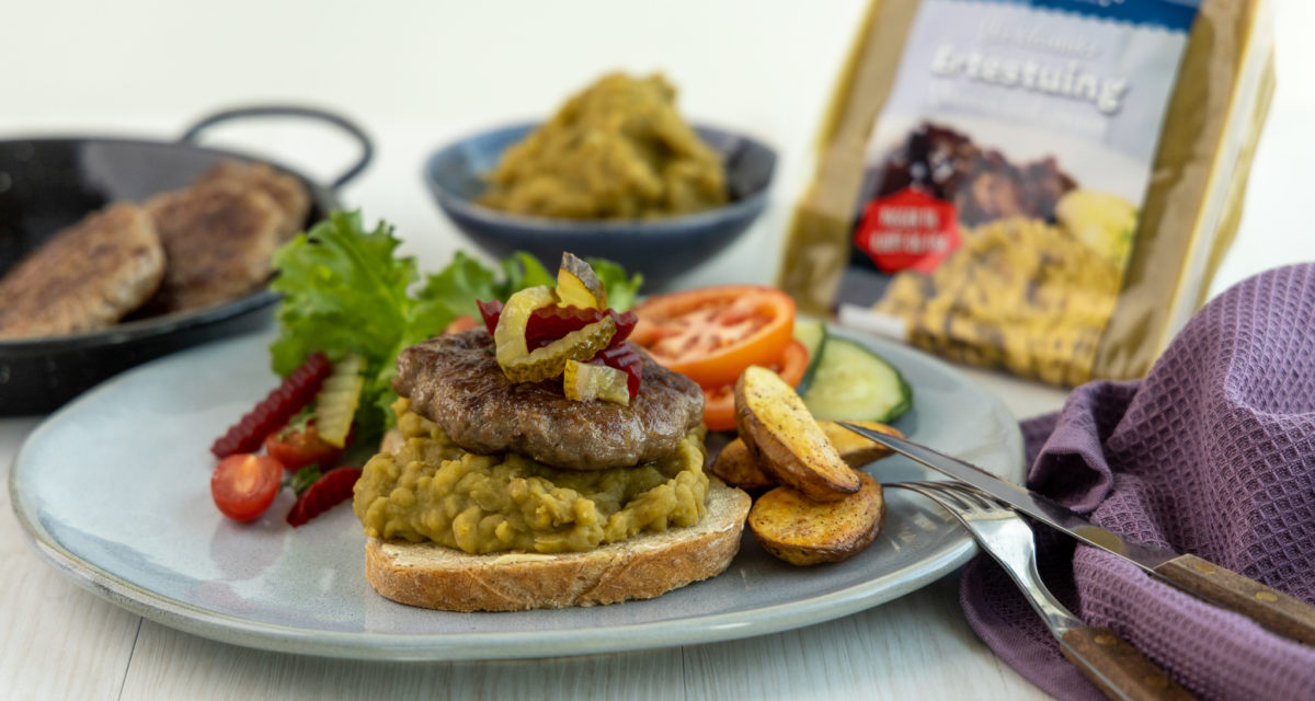 Karbonadesmørbrød med ertestuing - Kokt & Klar