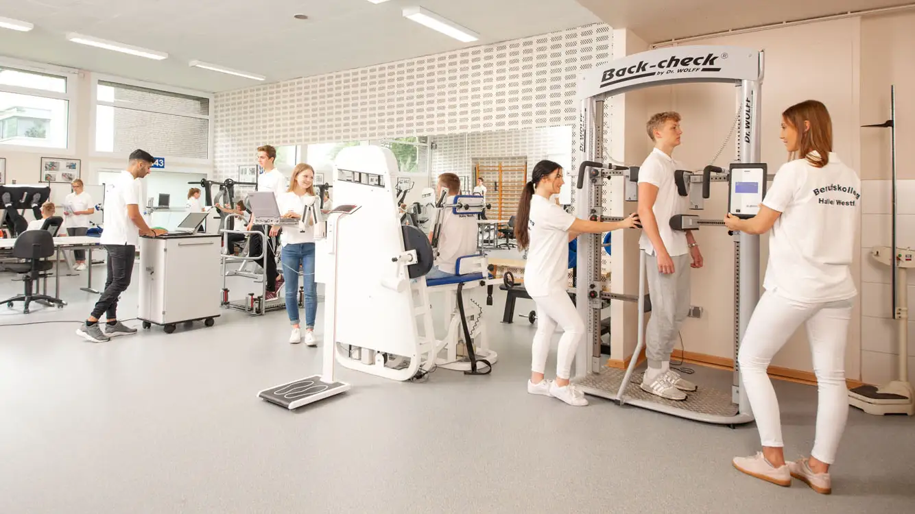 Höhere Berufsfachschule für Gesundheit Plus (HG+) - GT bildet