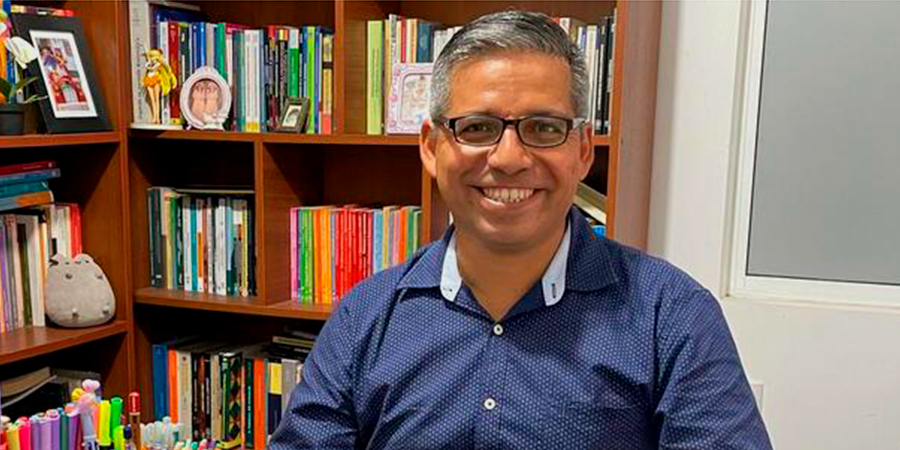 Mihaly Martínez, profesor del DAC, se graduó como Doctor en México ...