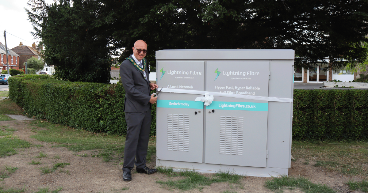 Polegate Mayor, Cllr Dan Dunbar, celebrates arrival of Full Fibre ...