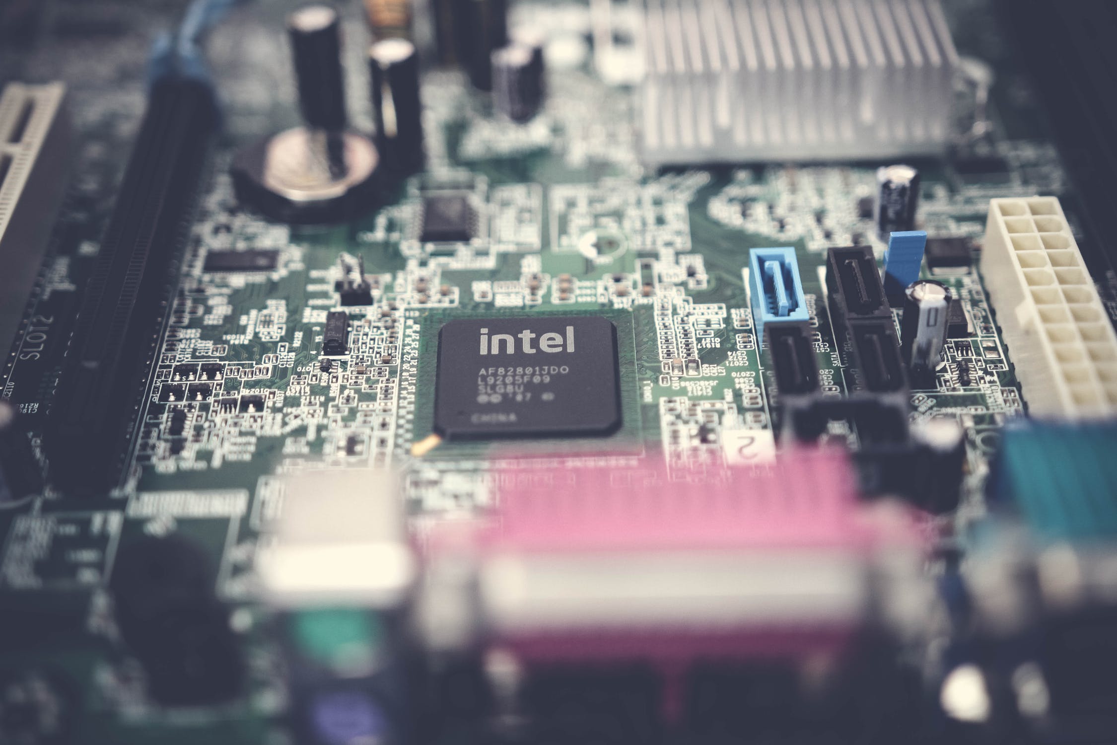 Intel stock soars to dot-com era levels even as warning signs flash for ...
